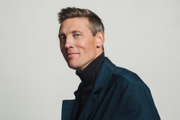 Mikko Vaismaa kannustaa sijaisvanhemmuuteen – Perhehoitoliitto